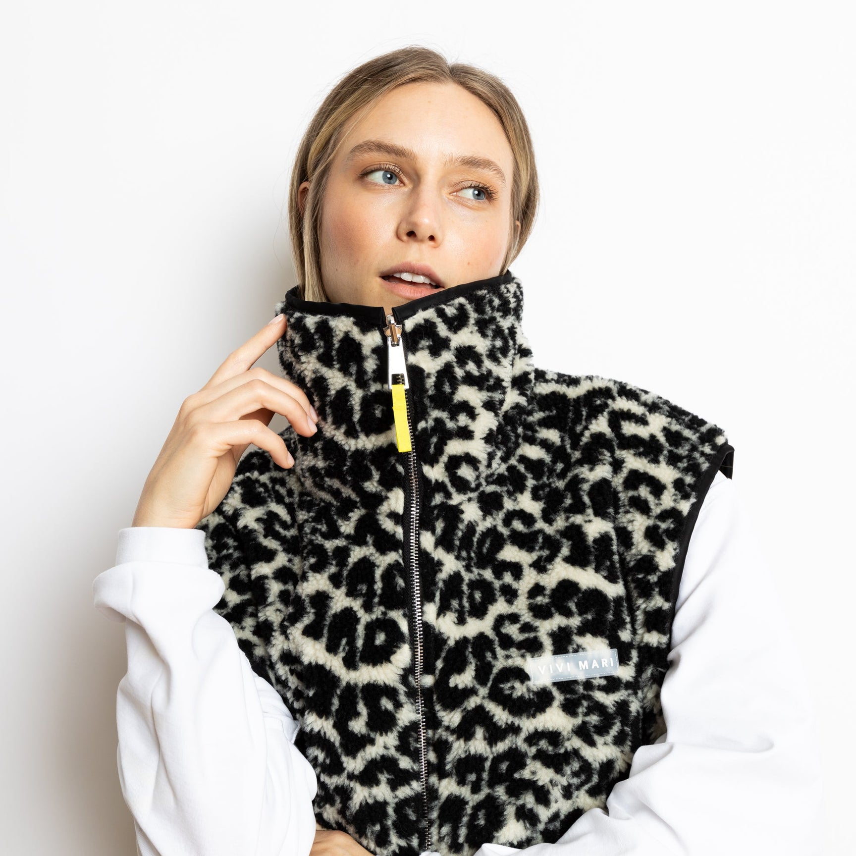 Reversible Bomber Vest - black/leo black-sand - VIVI MARI