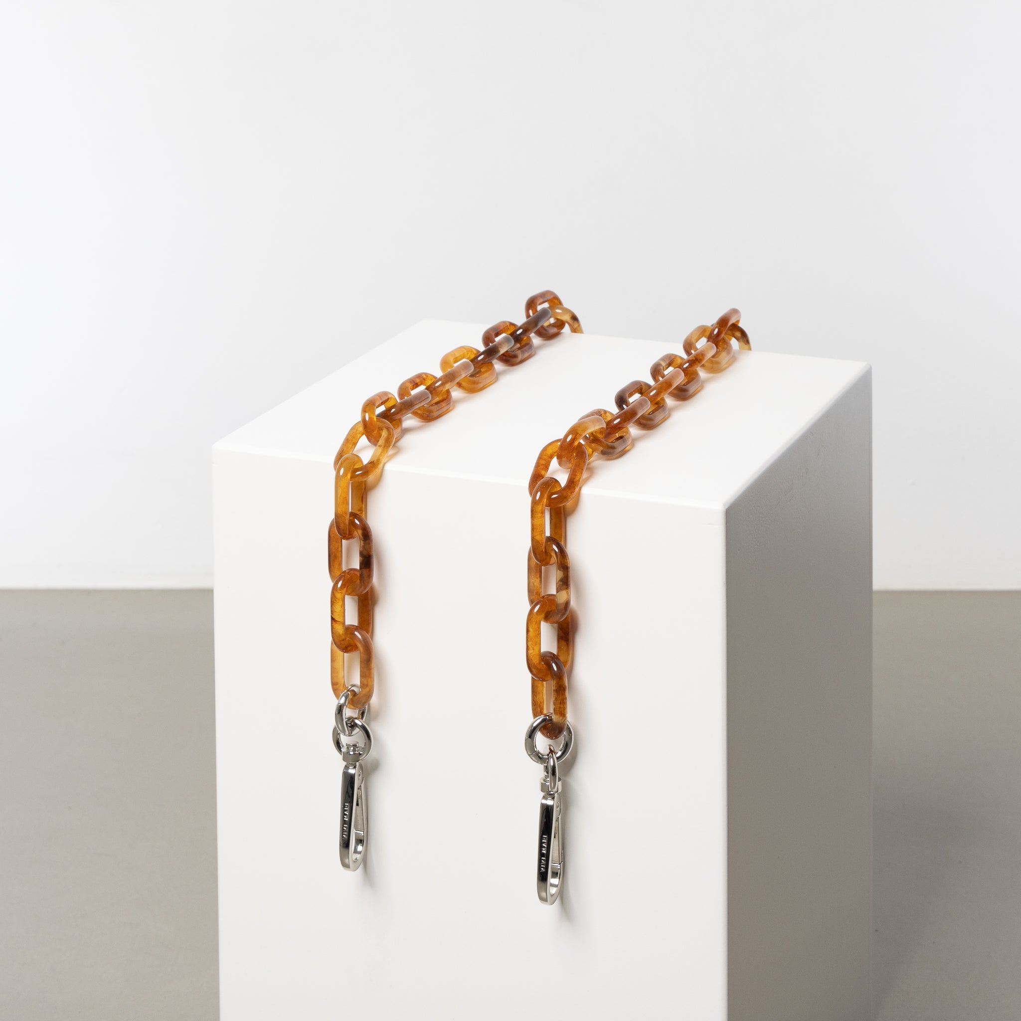 strap acrylic chain amber - short – VIVI MARI