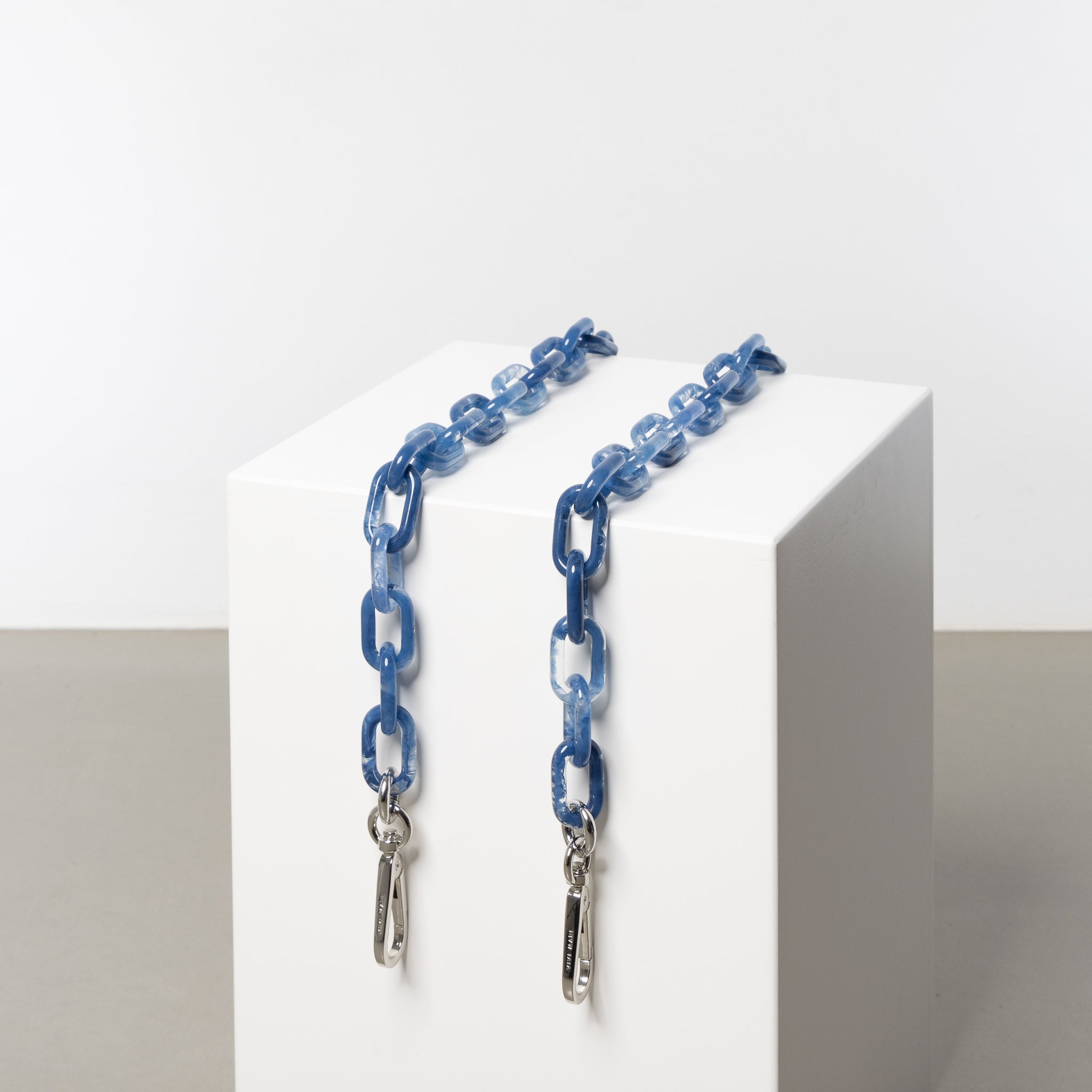 strap acrylic chain ocean blue - long - VIVI MARI